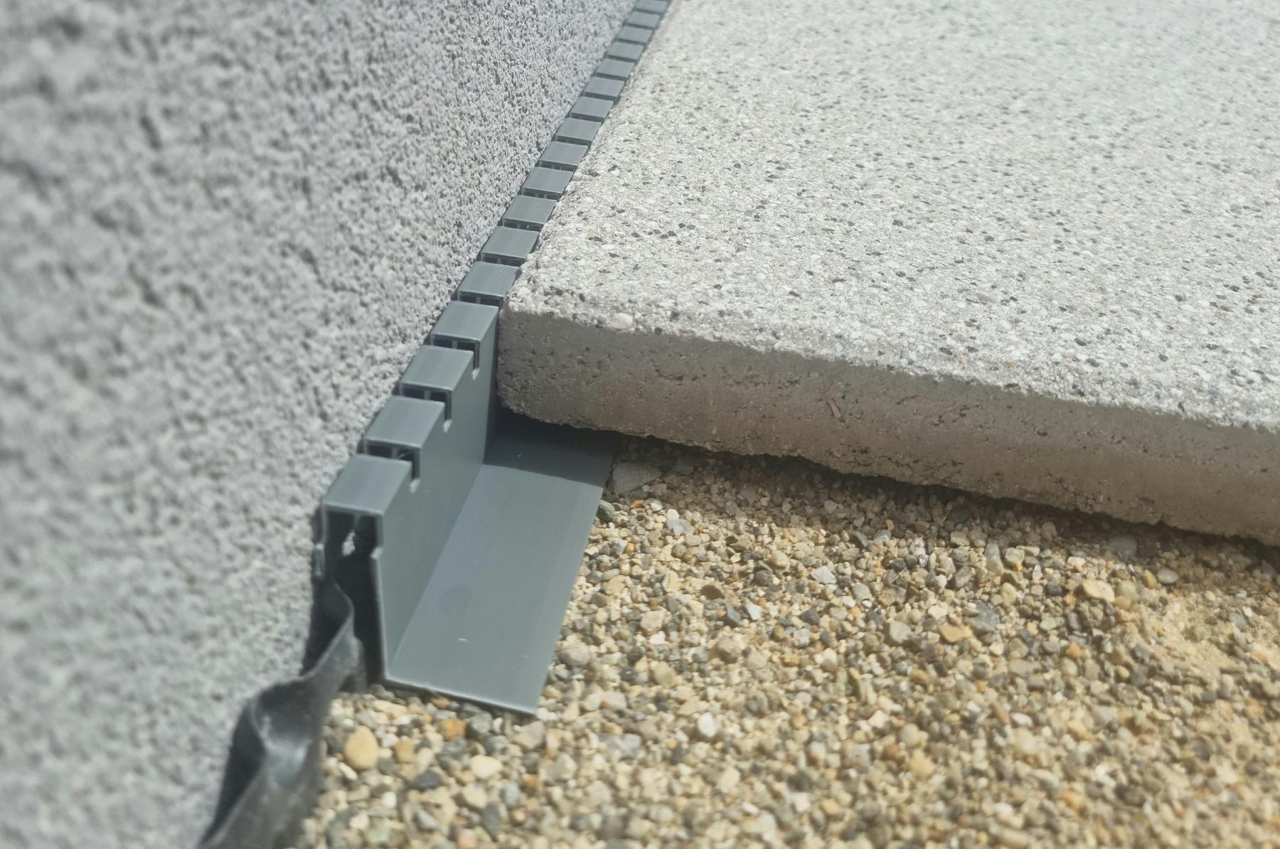 PVC DISTANČNI PROFIL ZA COKEL DISTO 38 T. SIV (38x12x200mm)